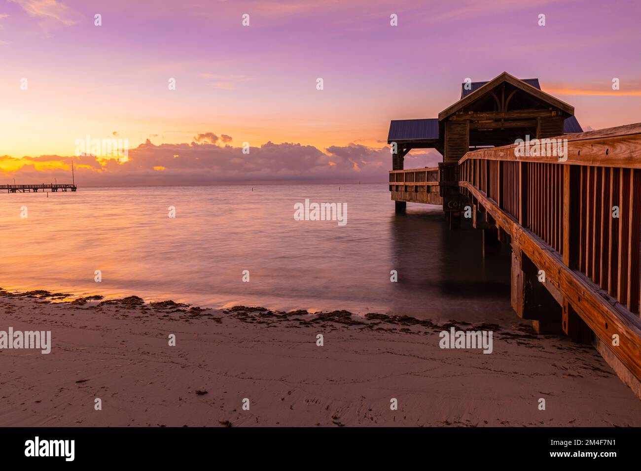 Hidden beach hi-res stock photography and images - Alamy