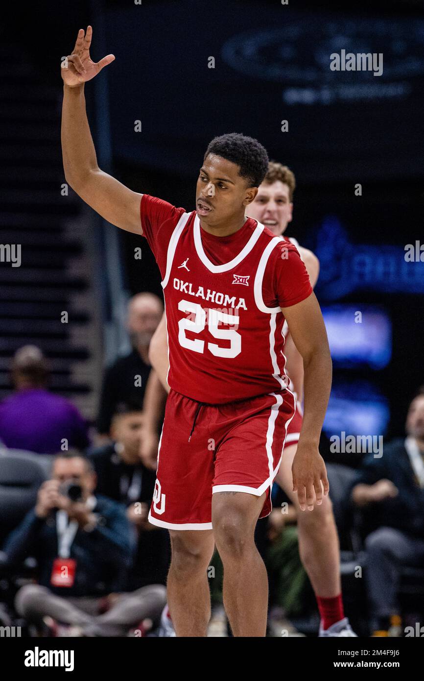 Charlotte, NC, USA. 21st Dec, 2022. Oklahoma Sooners guard Grant ...