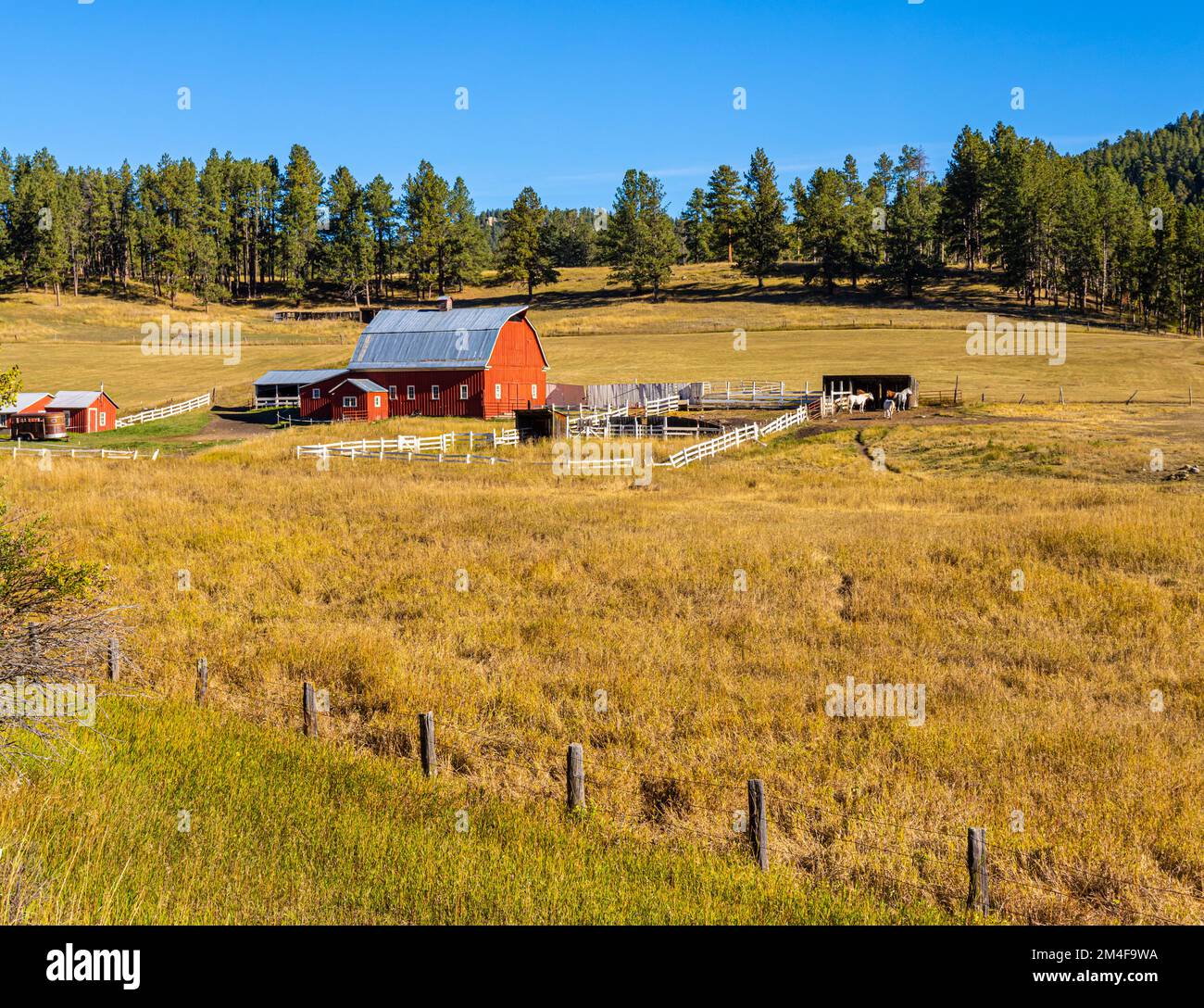 Red black barn hi-res stock photography and images - Alamy