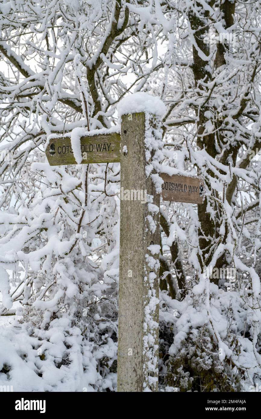 Cotswold way signpost in the winter snow. Chipping Campden, Cotswolds ...