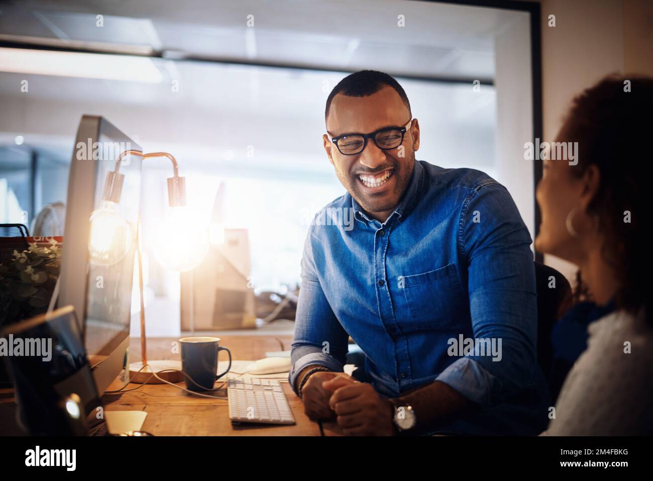 Business woman duo hi-res stock photography and images - Alamy