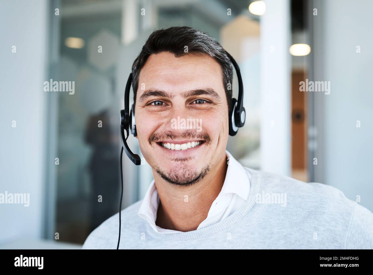 Guy answers call office hi-res stock photography and images - Alamy