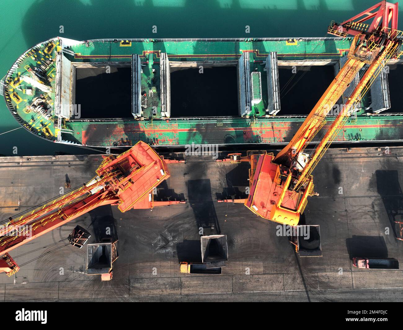 Electric cargo ship china hi-res stock photography and images - Alamy