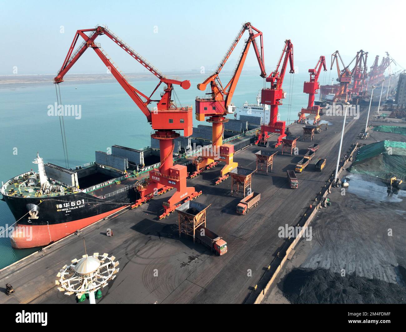 Electric cargo ship china hi-res stock photography and images - Alamy