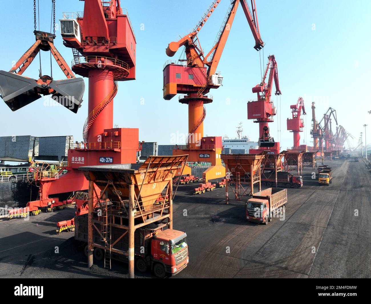Electric cargo ship china hi-res stock photography and images - Alamy