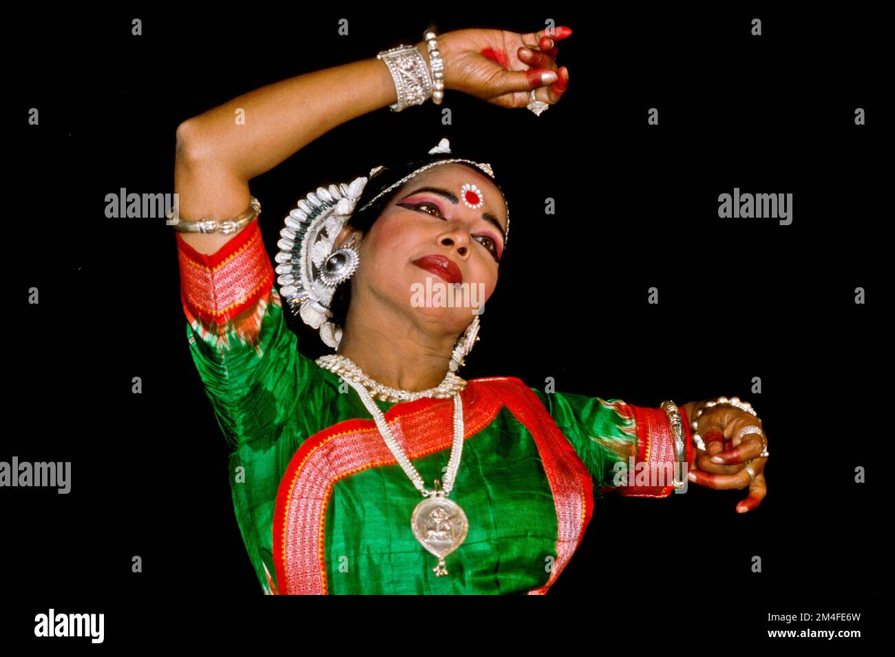 The anual dancefestival in Khajuraho shows many different traditional ...