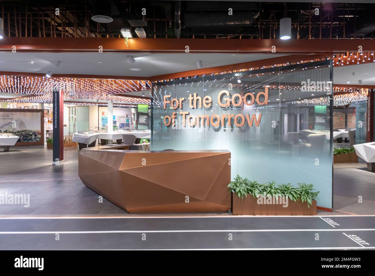 Modern office lobby ceiling hi-res stock photography and images - Alamy