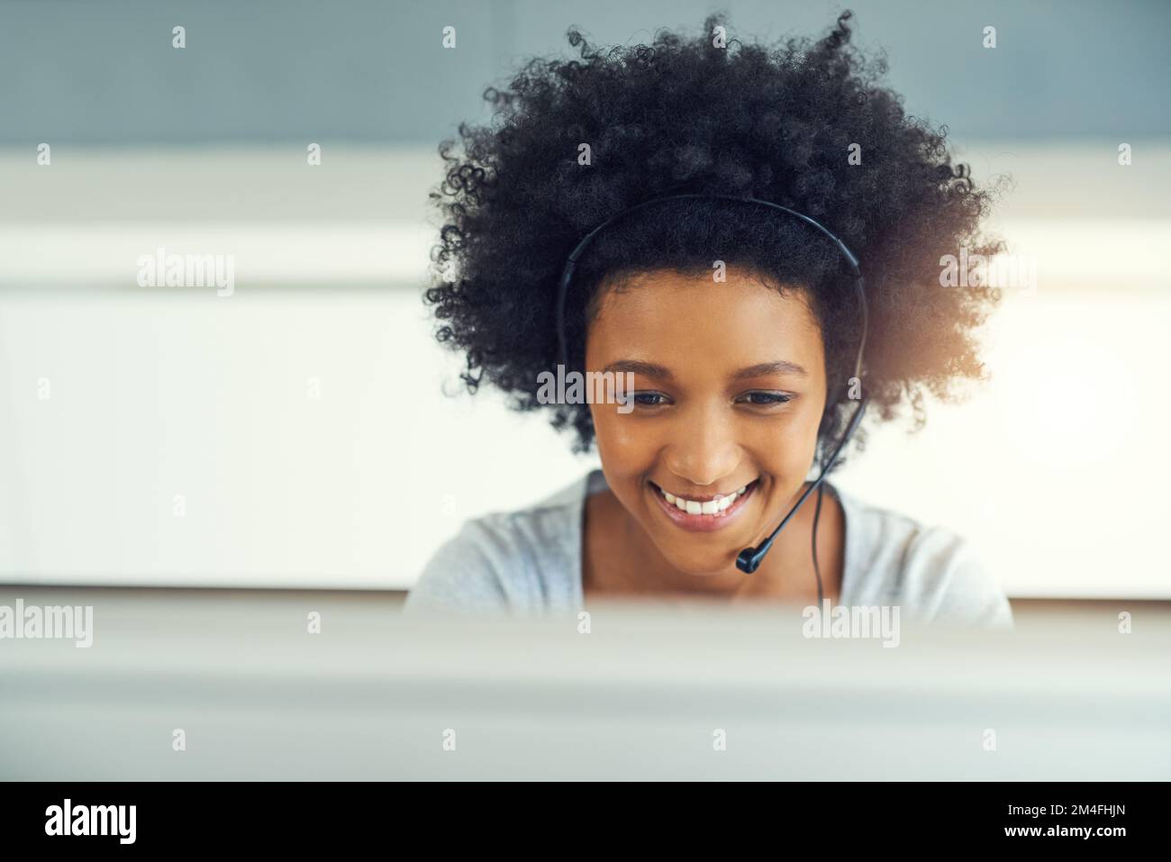 People helping others hi-res stock photography and images - Alamy