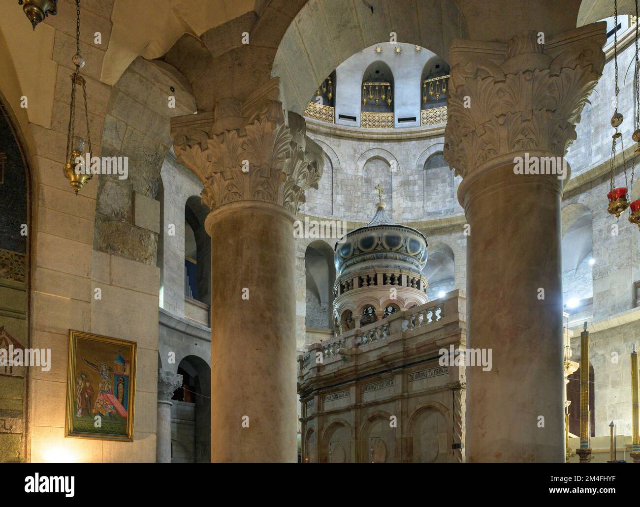 The Aedicule and rotunda interior. Church of the Holy Sepulchre ...