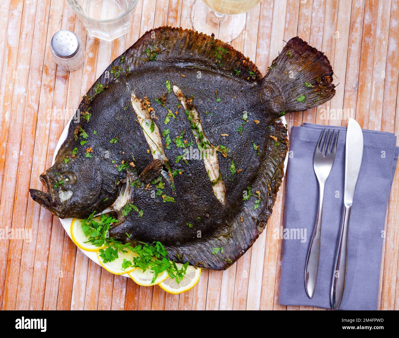 Grilled brill with lemon slices and parsley Stock Photo - Alamy