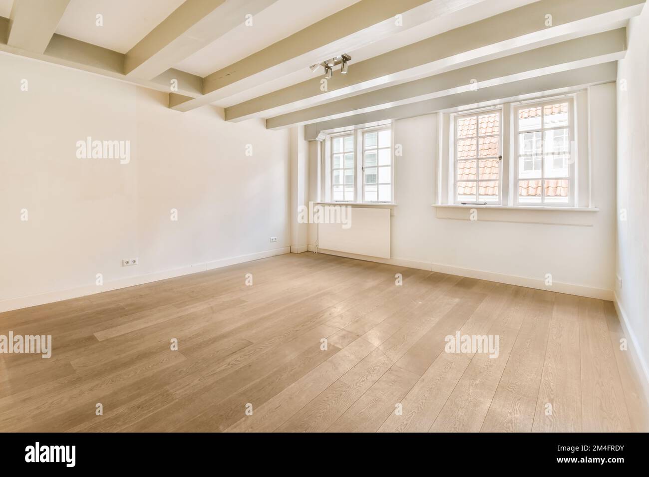 an empty room with white walls and wood flooring in the middle of the ...
