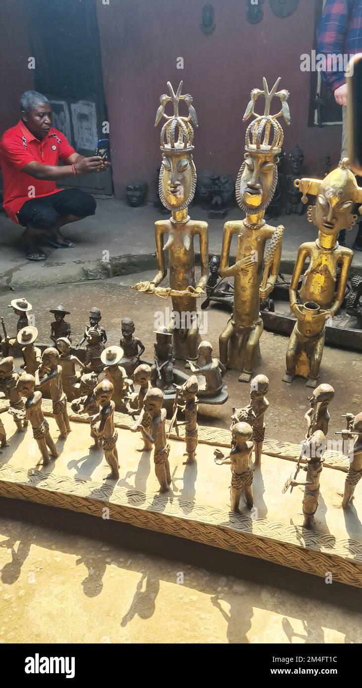 Benin City, Benin. 19th Dec, 2022. Freshly cast Benin bronze figures ...