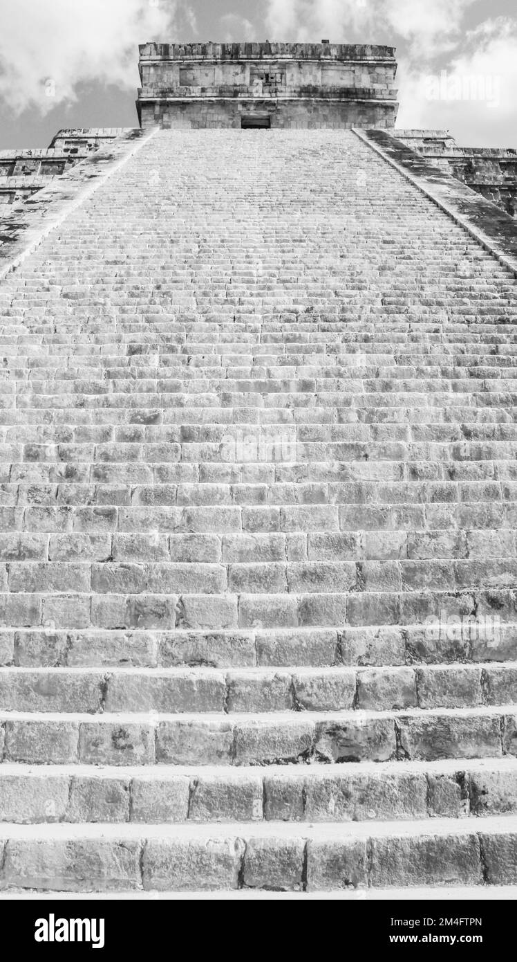 Pyramid in yucatan mexico, chichen itza pyramid stair Stock Photo - Alamy