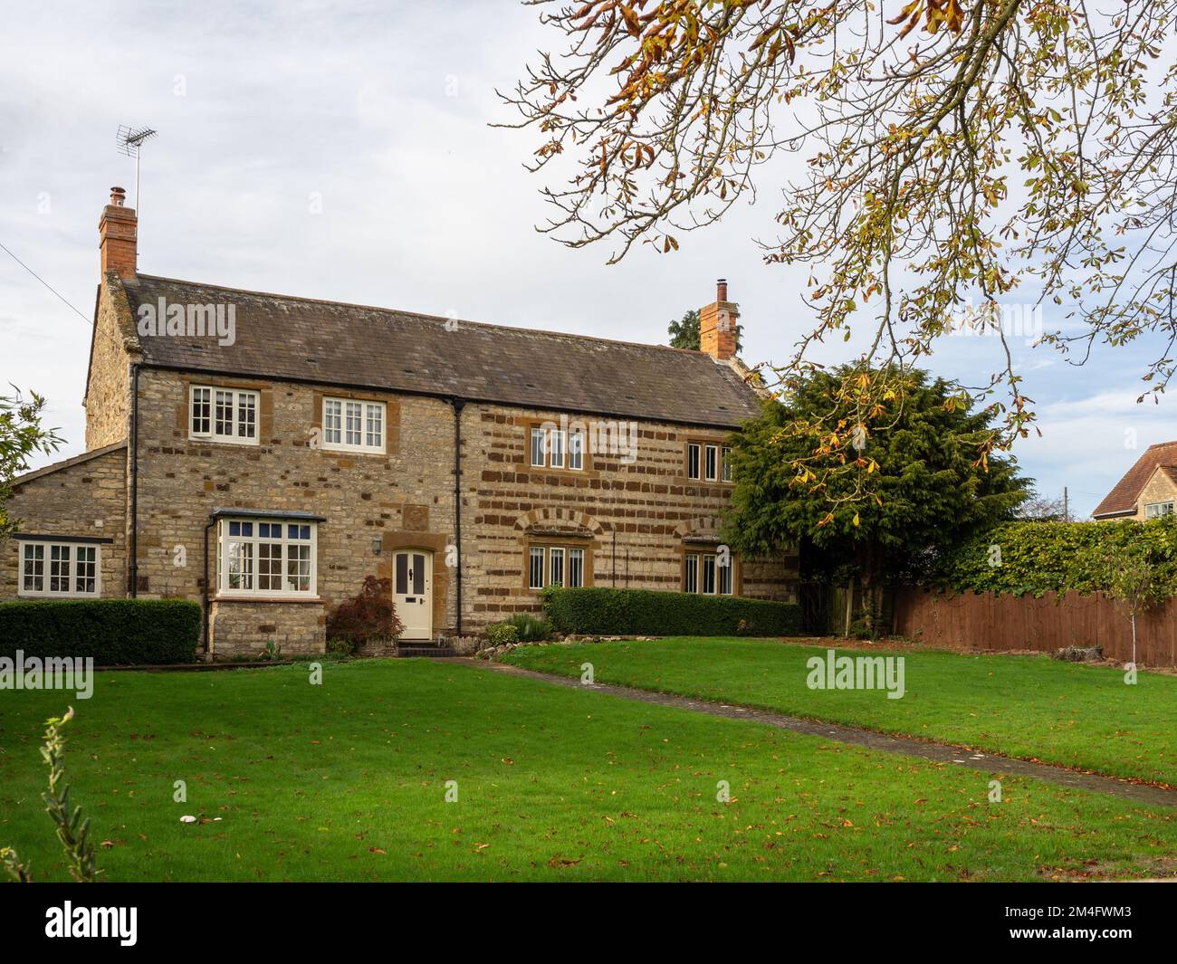 Traditional stone farmhouse hi-res stock photography and images - Alamy