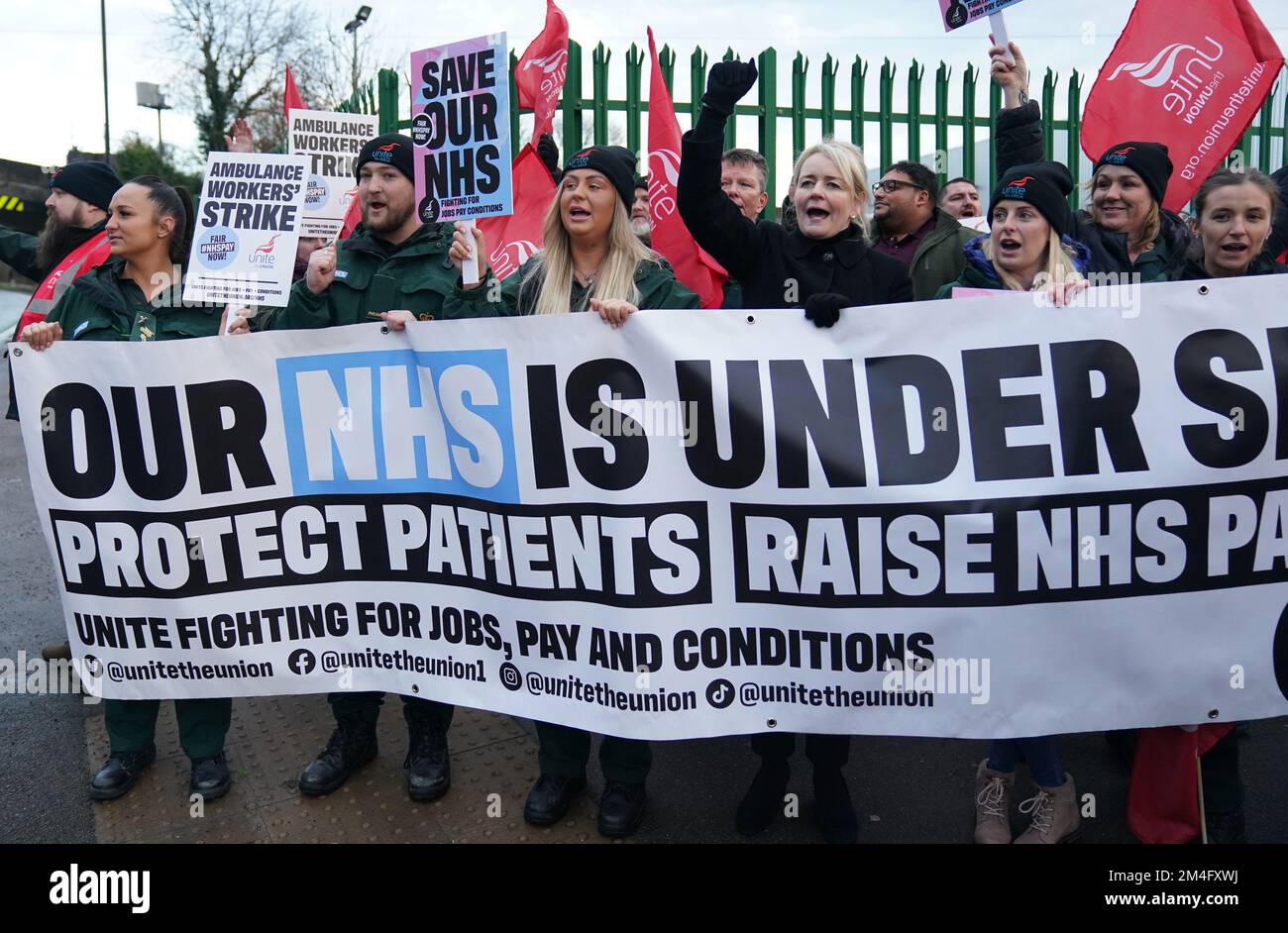 Unite union general secretary Sharon Graham (centre), joins ambulance ...