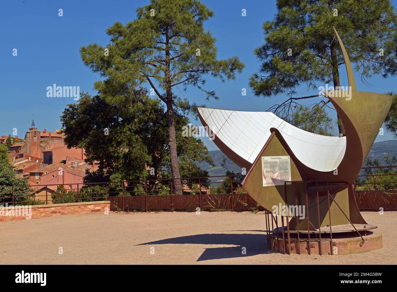 Modern sundial of Roussillon in the Luberon Stock Photo - Alamy