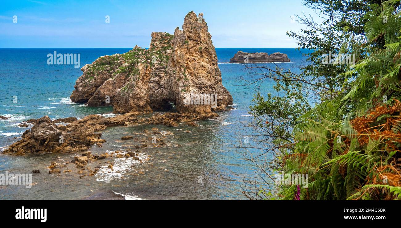 Islote de los Picones, Beach of Castiellu, Cantabrian Sea, Pendueles ...