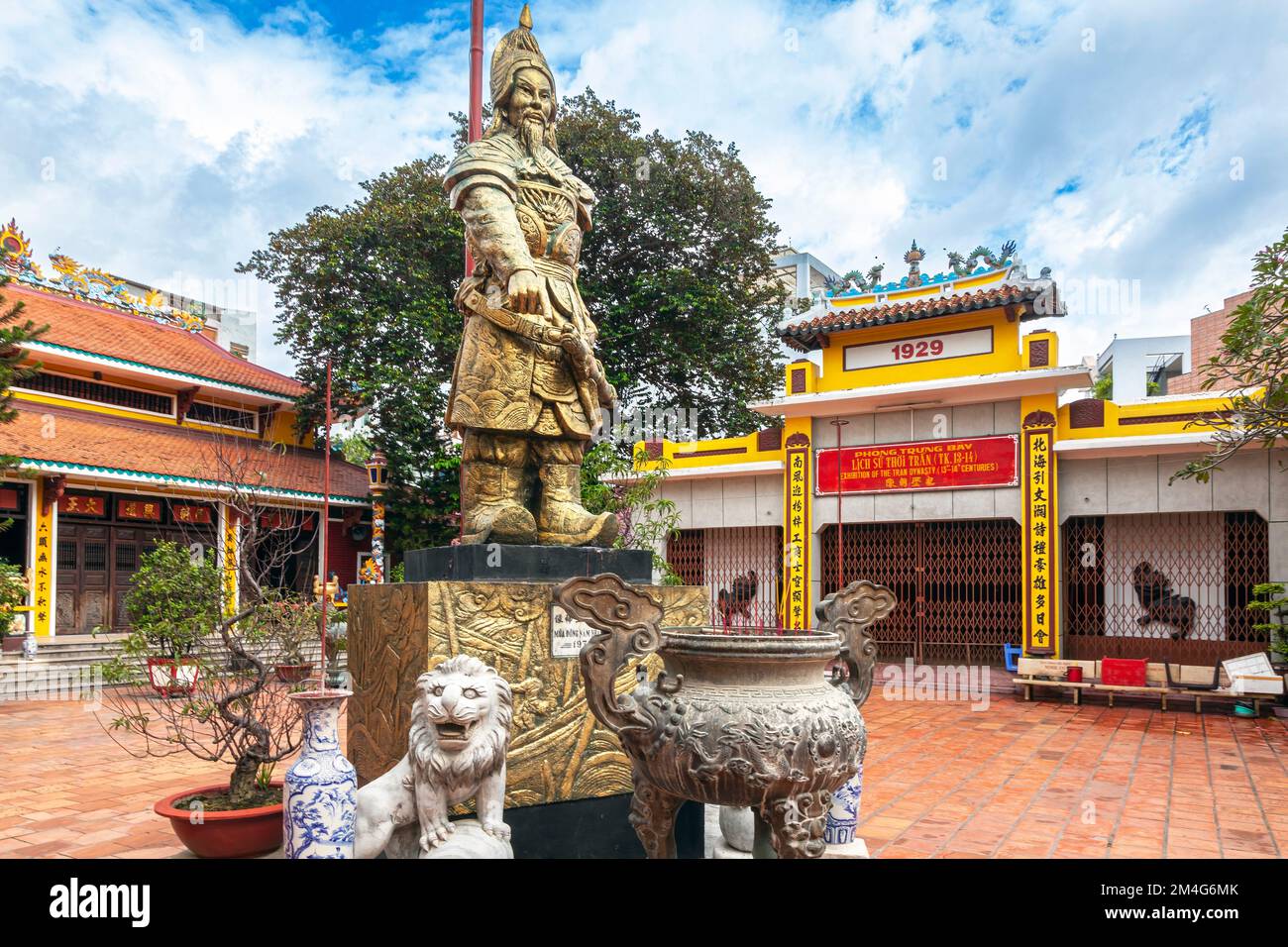 Statue at Tran Hung Dao temple, Saigon, Vietnam Stock Photo - Alamy