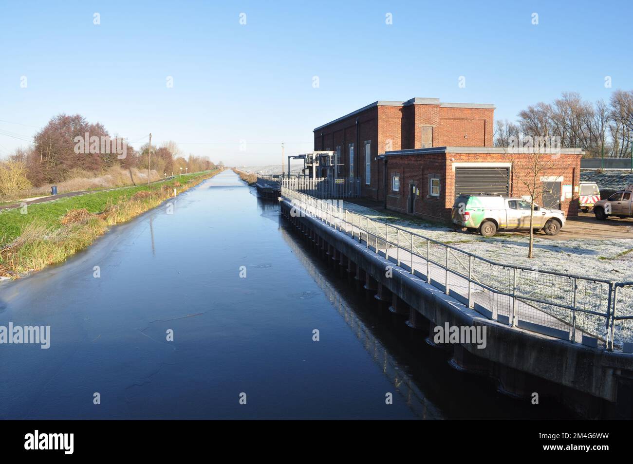 Old Bedford River at Welche's Dam near Manea in the Cambridgeshire Fens ...