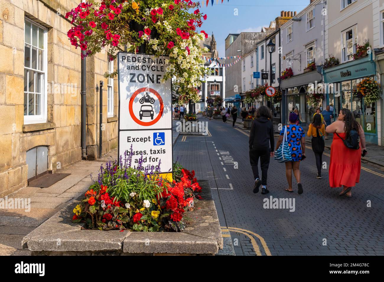Colourful floral displays in Lemon Street in Truro City centre in ...