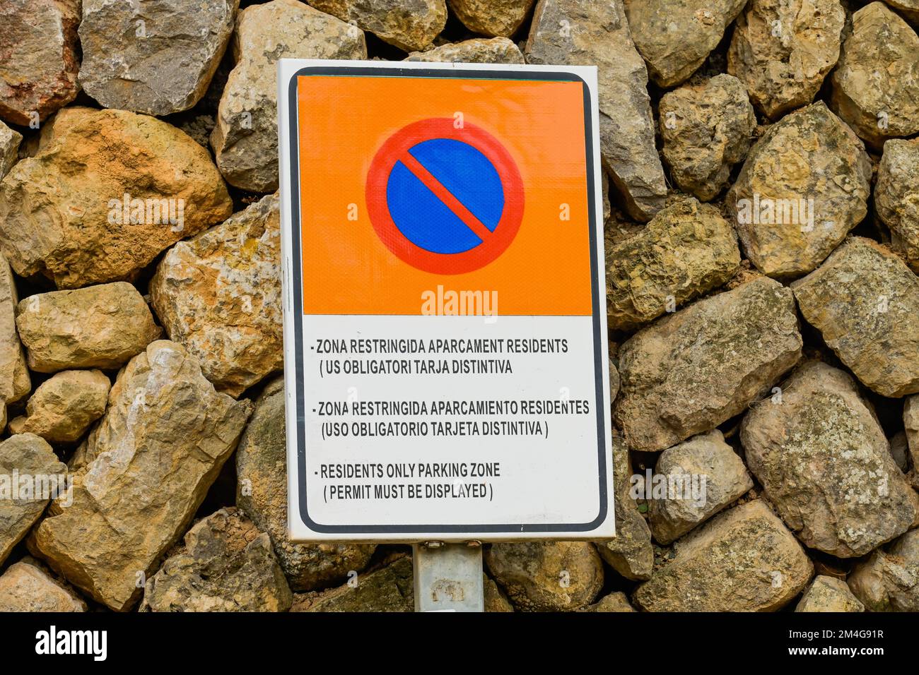 Halteverbot, Parkverbot, Anwohner Parkzone, Strassenschild ...