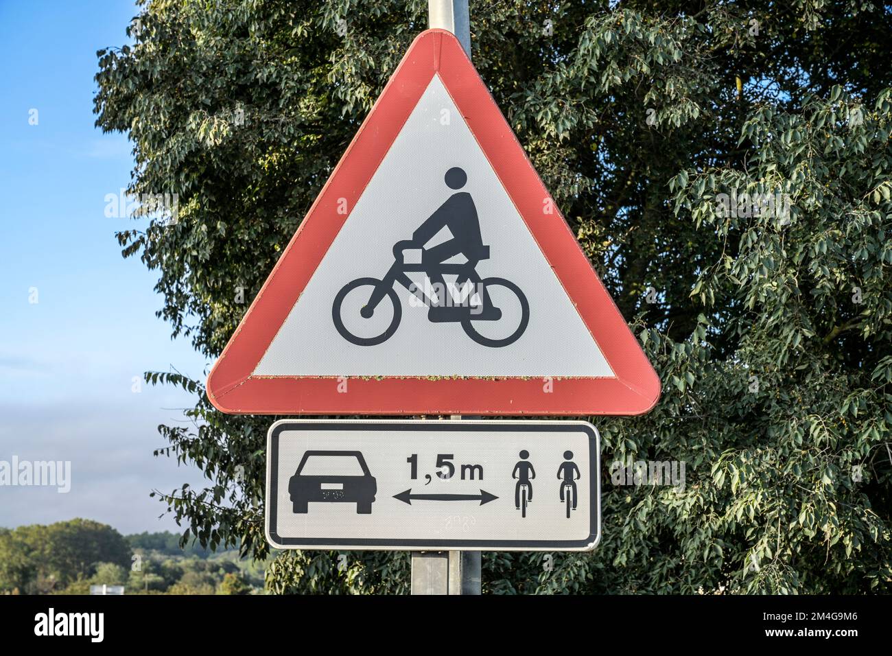 Meter mindestabstand hi-res stock photography and images - Alamy