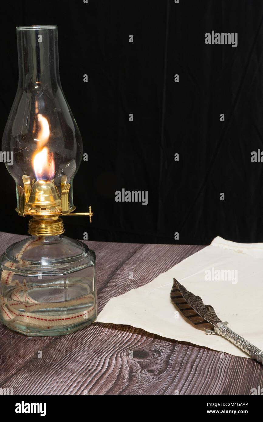 Quill pen and paper hi-res stock photography and images - Alamy