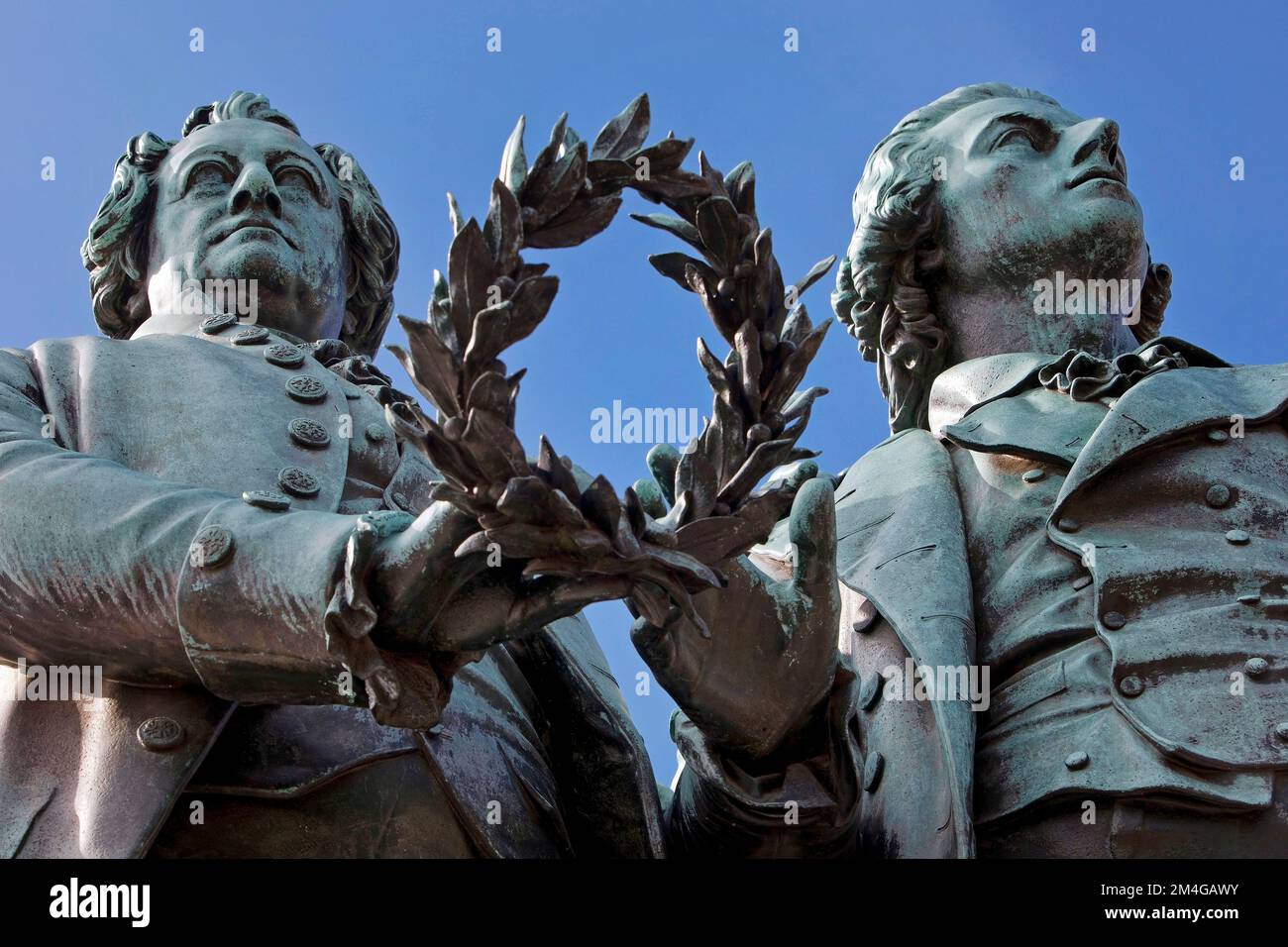 Goethe-Schiller Monument with bay wreath, Germany, Thueringen, Weimar ...