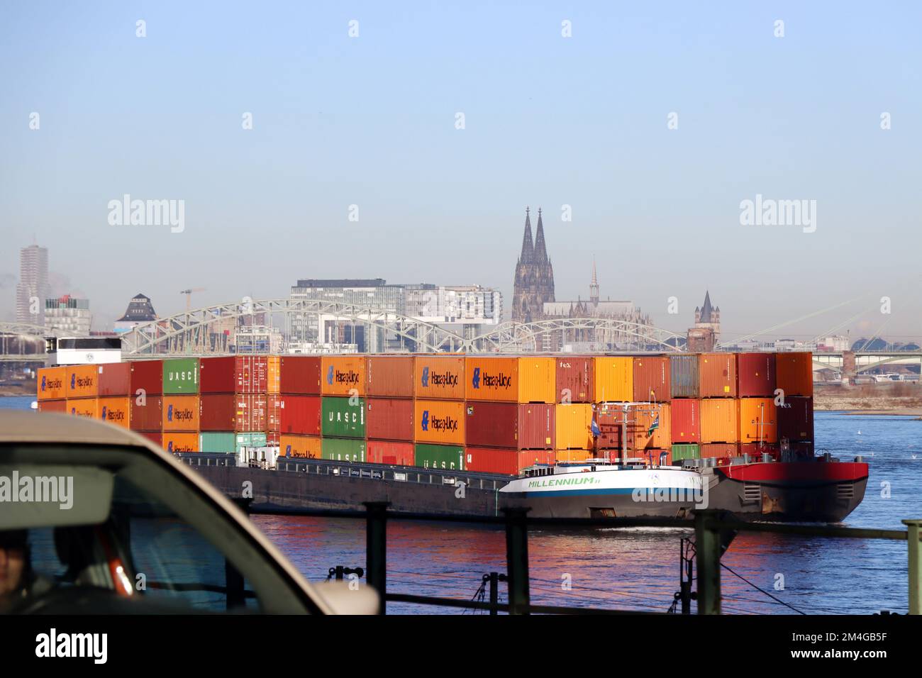 Full container ship ships hi-res stock photography and images - Alamy