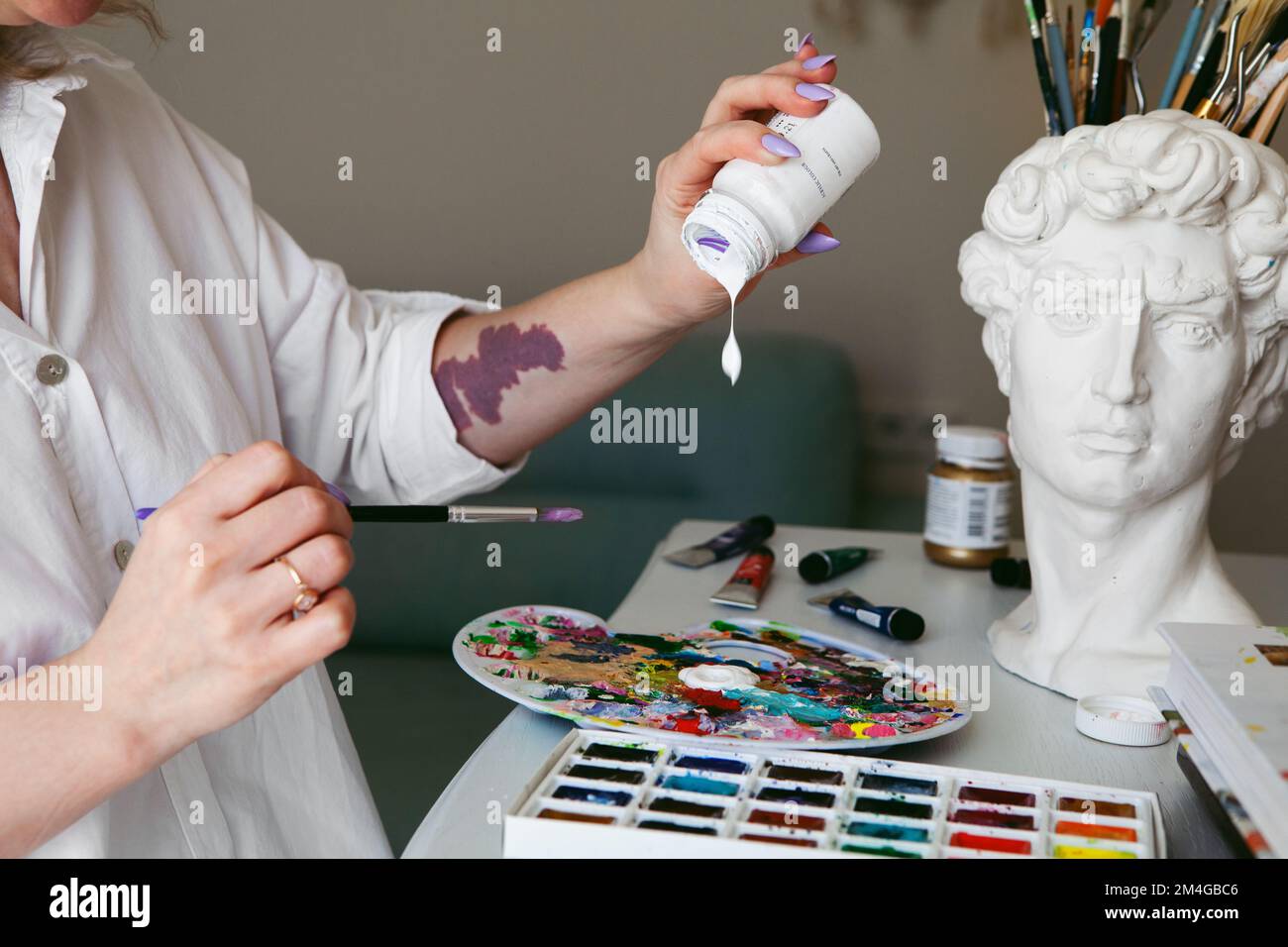 Squeeze tube paint hi-res stock photography and images - Alamy