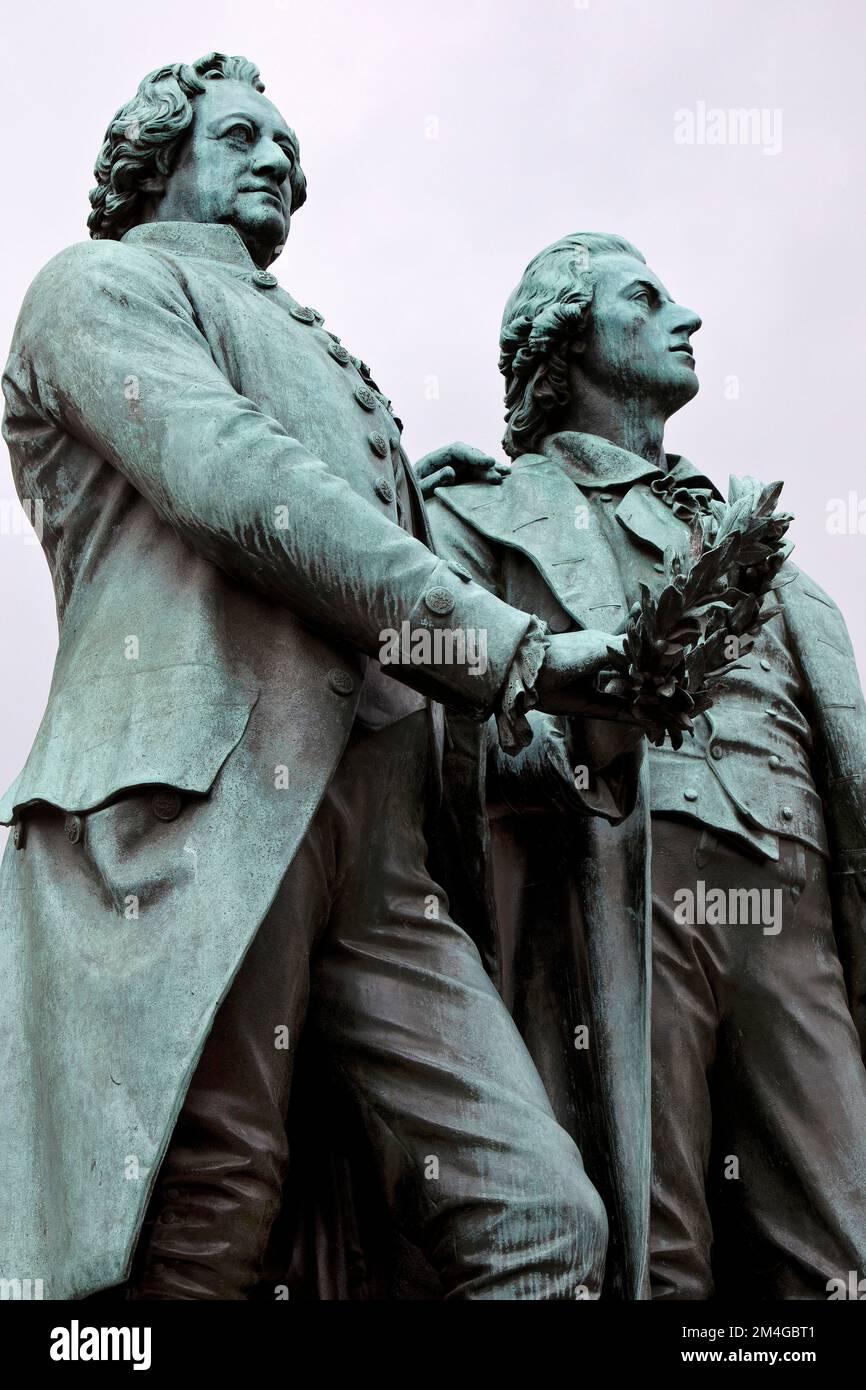 Goethe-Schiller Monument with bay wreath, Germany, Thueringen, Weimar ...