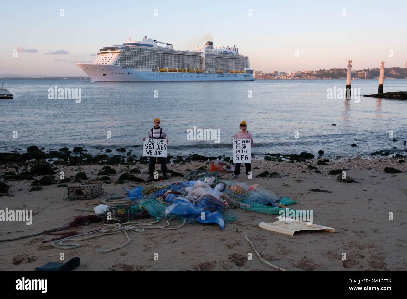 Washed up trawler net hi-res stock photography and images - Alamy