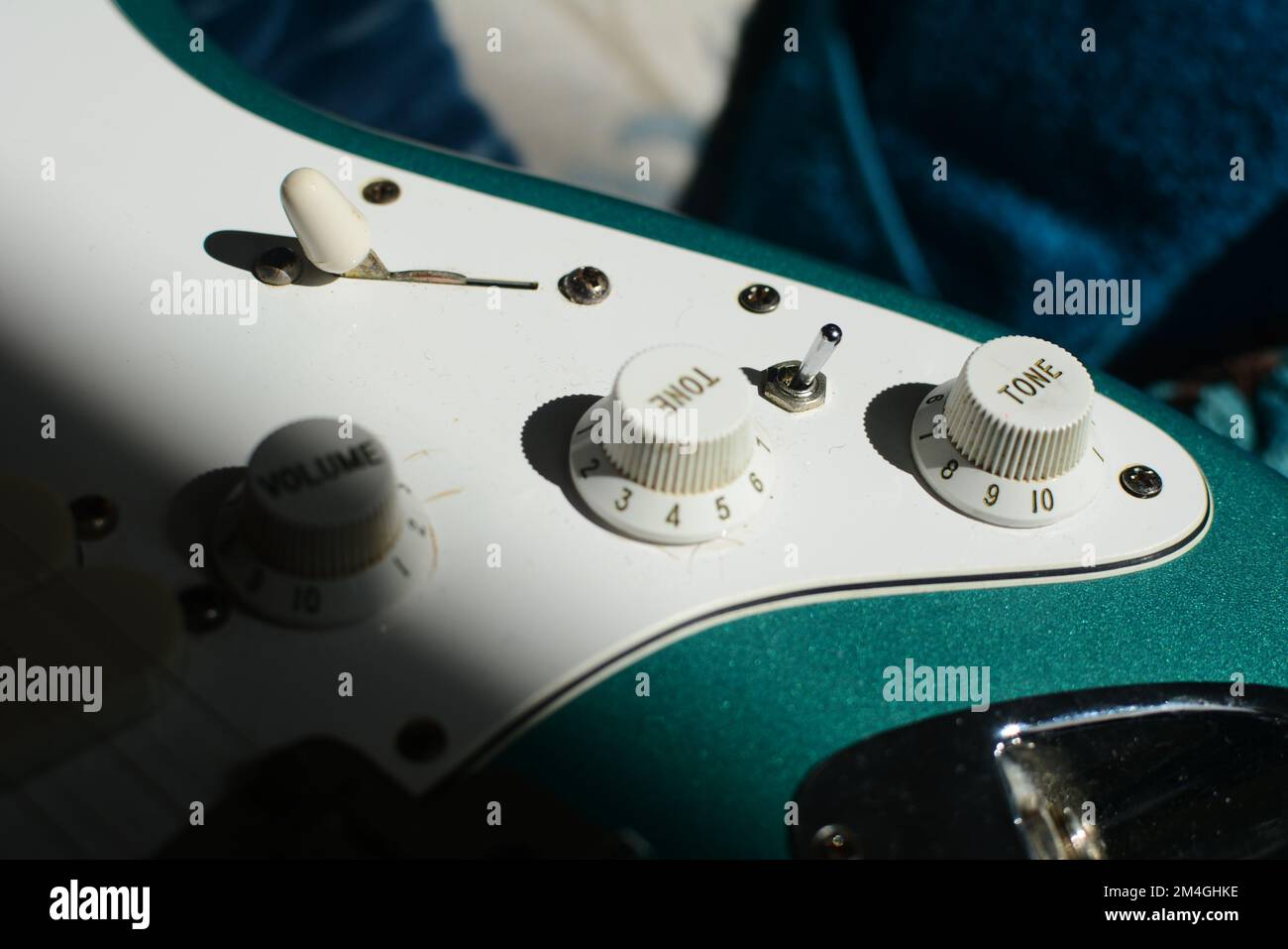 Fender stratocaster curves hi-res stock photography and images - Alamy