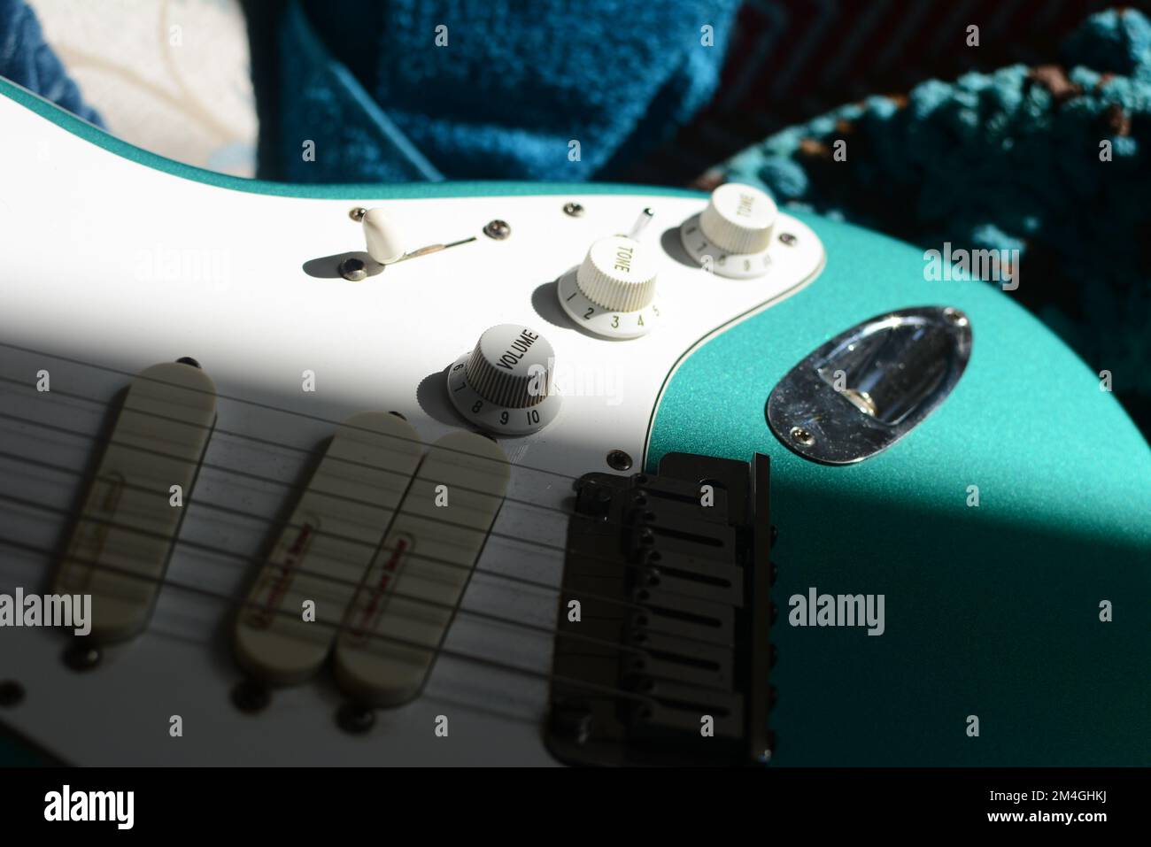 Fender stratocaster curves hi-res stock photography and images - Alamy