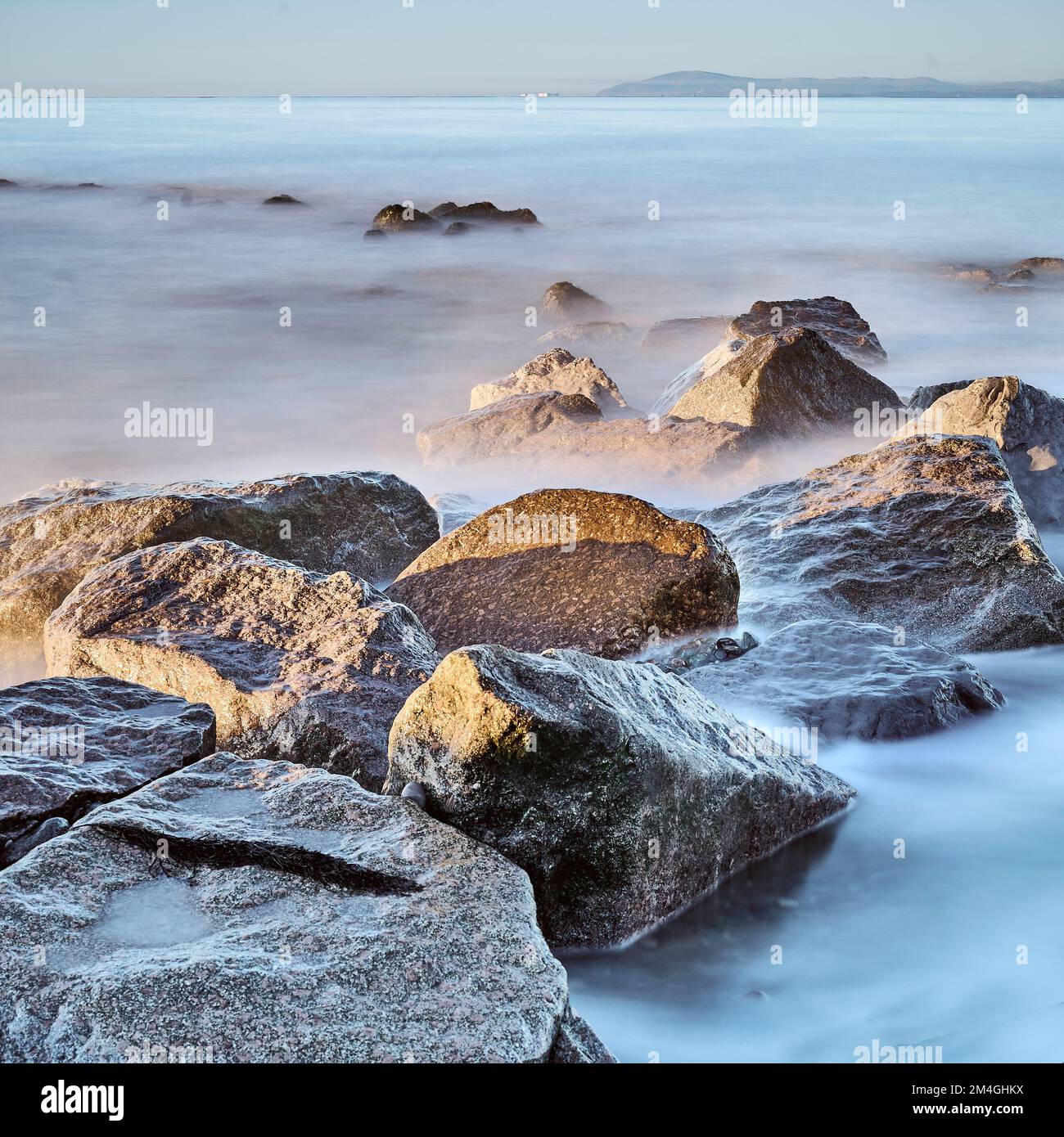 Rocks and incoming tide on Rossall Beach,Fleetwood Stock Photo - Alamy