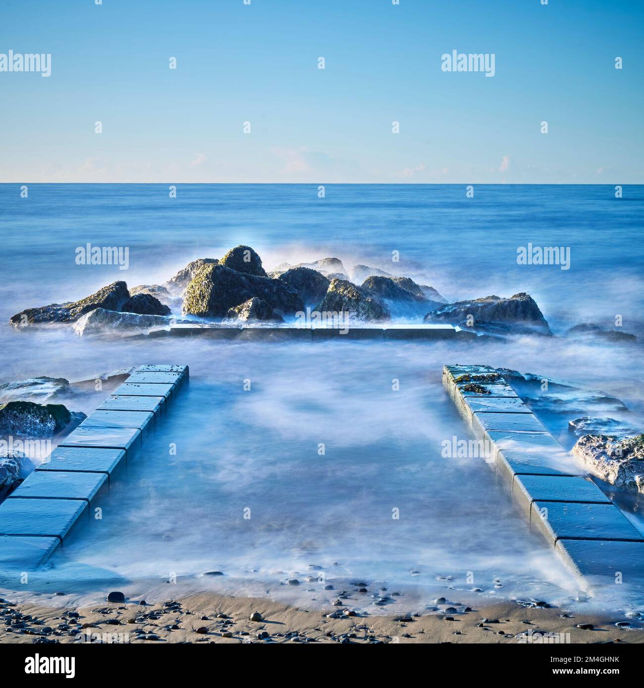 High concrete walls hi-res stock photography and images - Alamy