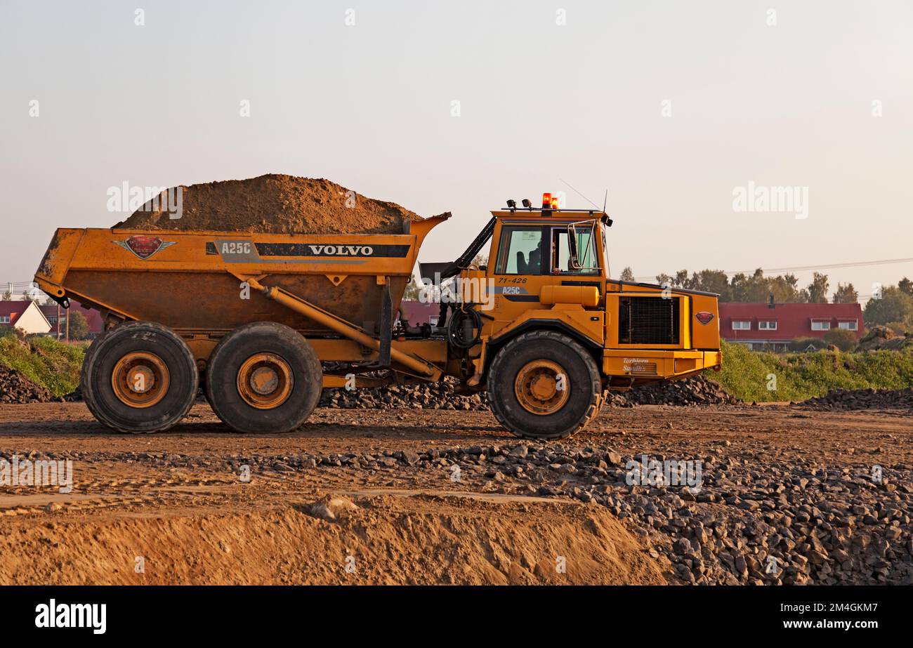 Volvo earth mover hi-res stock photography and images - Alamy