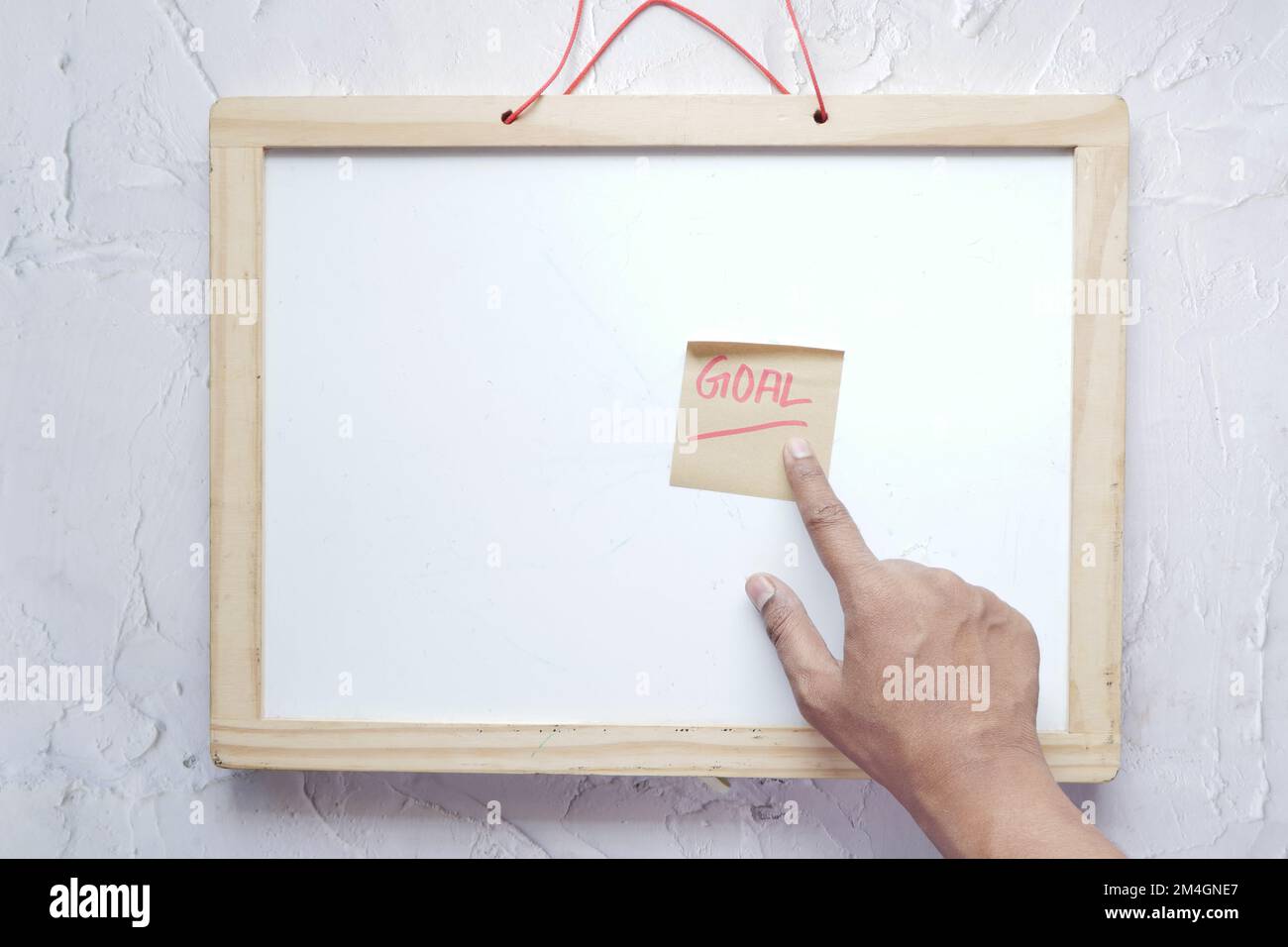 Putting sticky note hi-res stock photography and images - Alamy