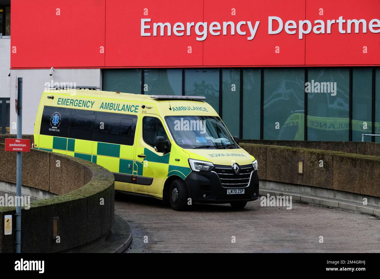 Ambulance staff strike hi-res stock photography and images - Alamy