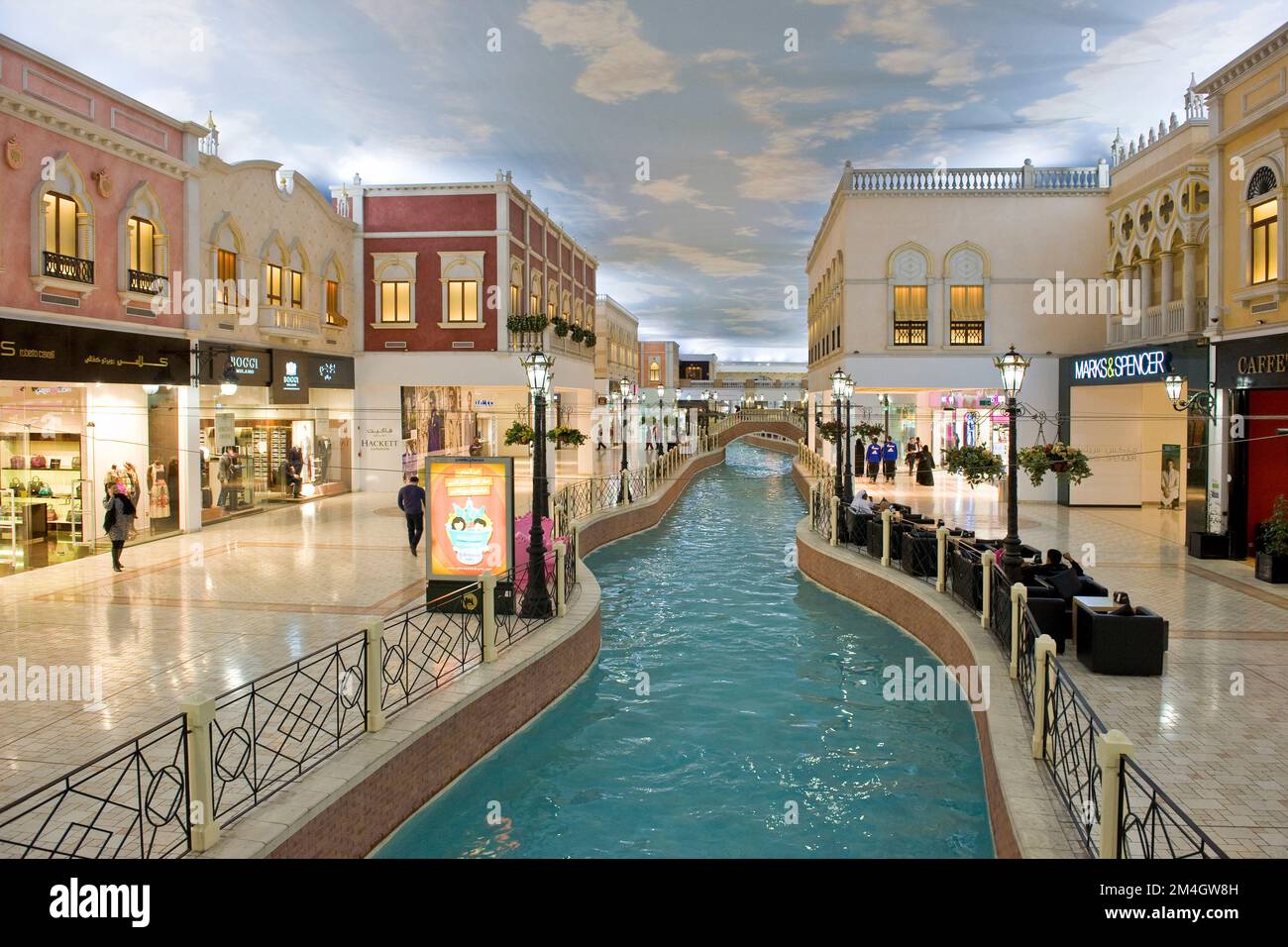Qatar, Doha, Villaggio shopping mall Stock Photo - Alamy