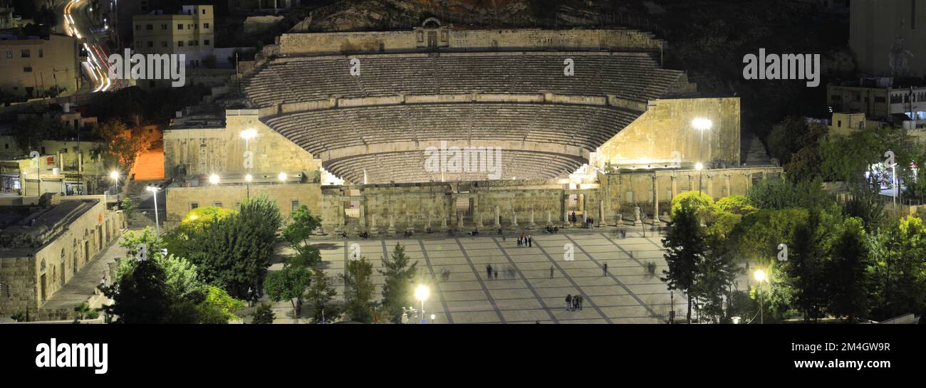 View over the Roman Theatre at night, Hashemite Plaza, Amman City ...