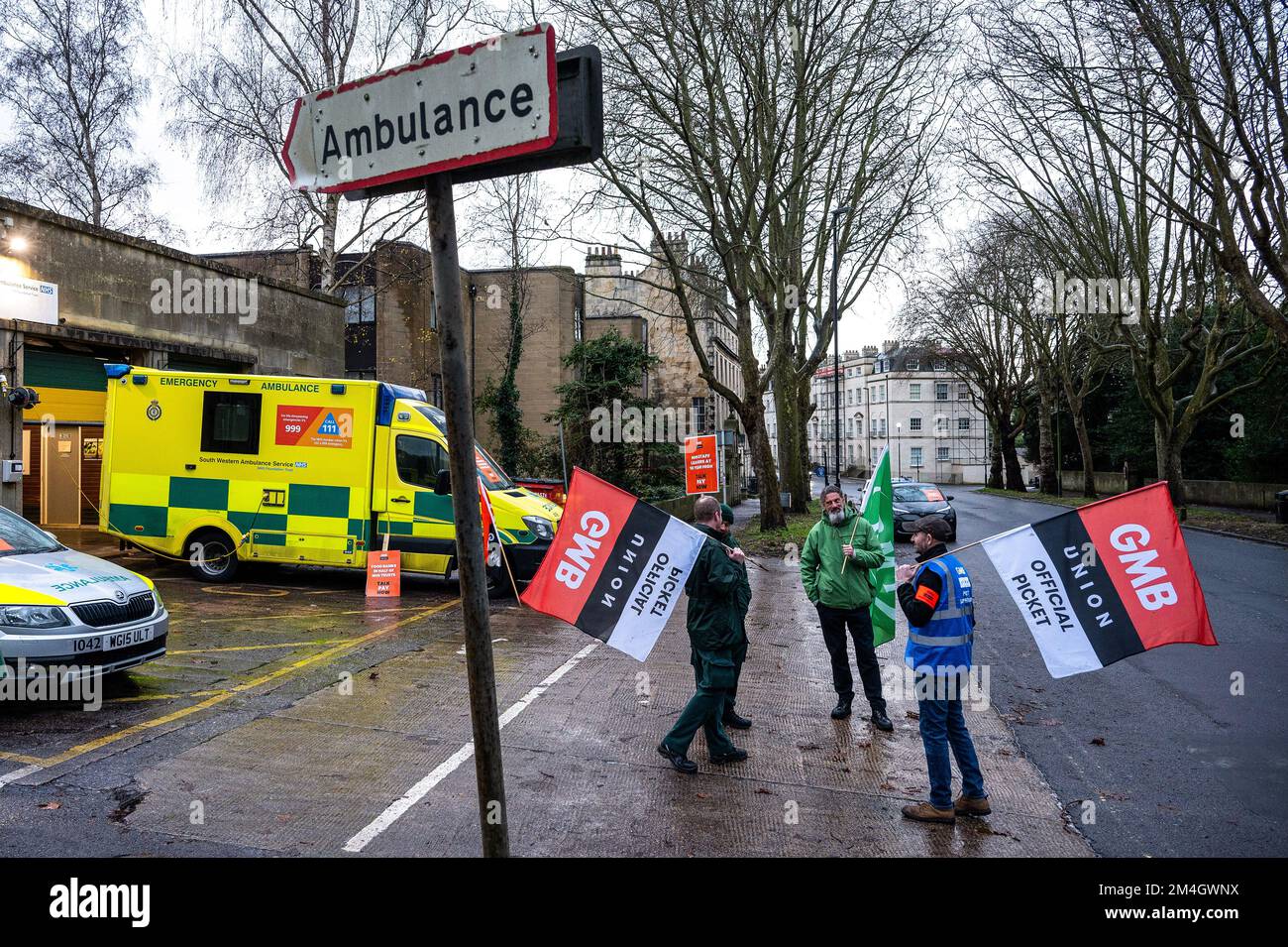 21.12.22. AMBULANCE STRIKE SOMERSET. Ambulance workers on the picket ...