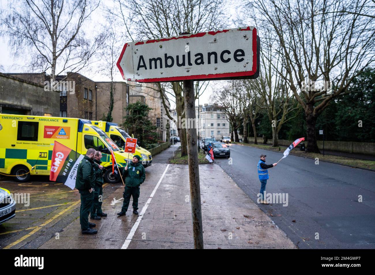 21.12.22. AMBULANCE STRIKE SOMERSET. Ambulance workers on the picket ...