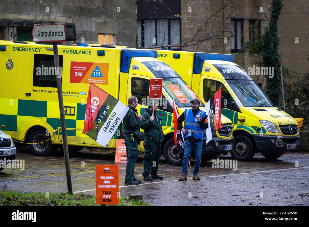 21.12.22. AMBULANCE STRIKE SOMERSET. Ambulance workers on the picket ...
