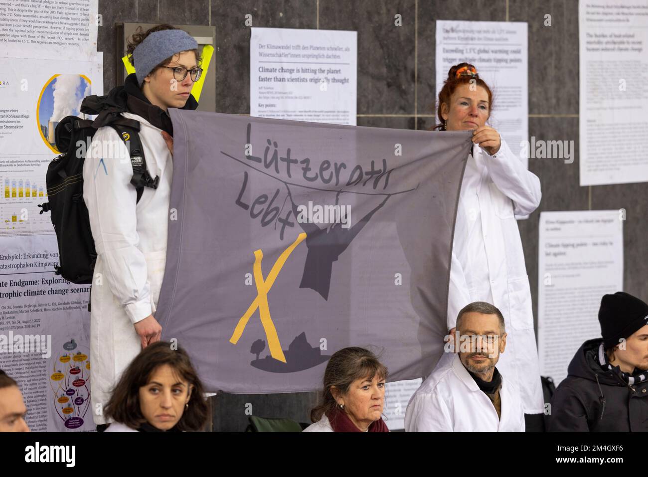 Scientist rebellion protest hi-res stock photography and images - Alamy
