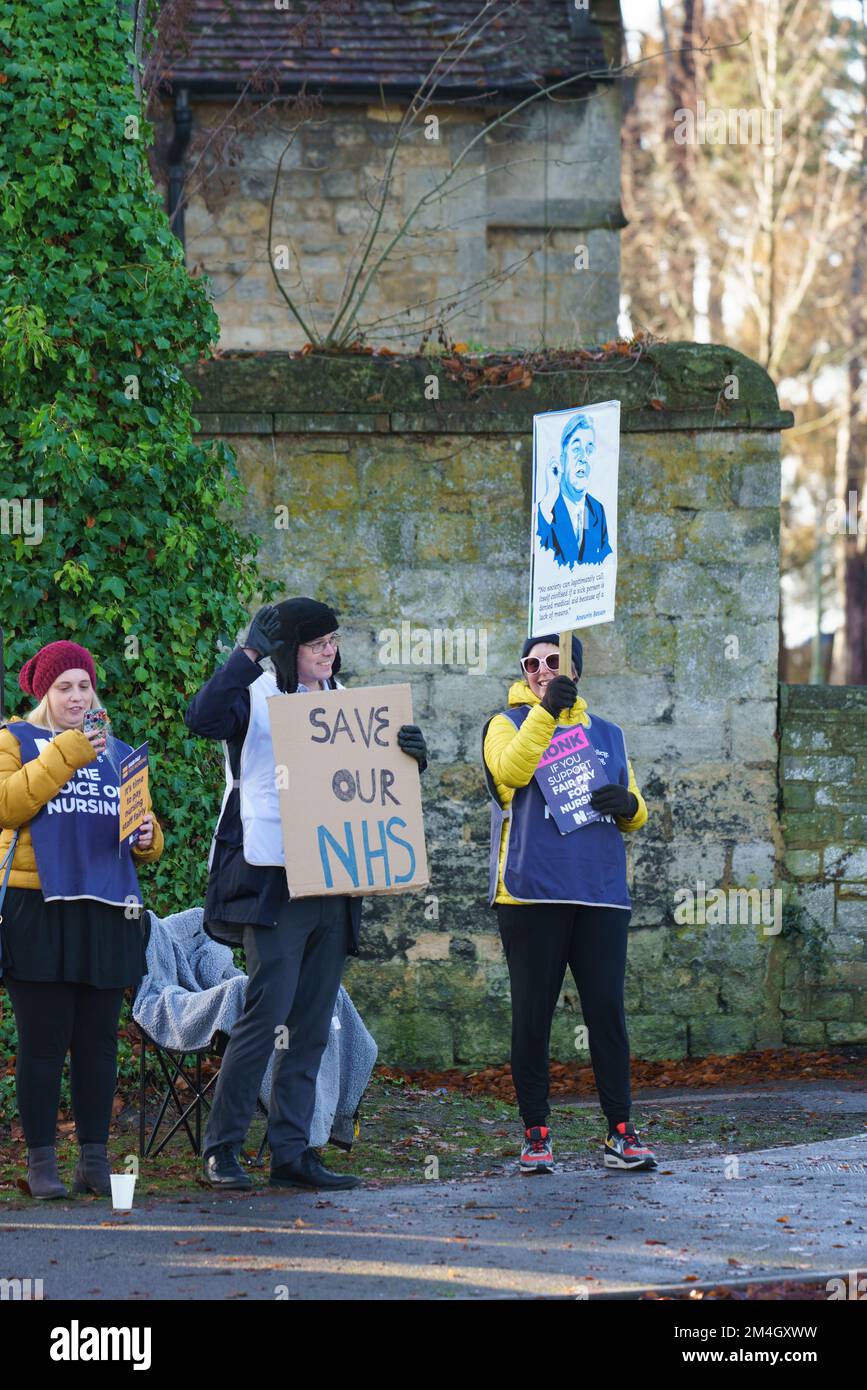 20th December 2022: Nurses picket line outside the Warneford hospital ...