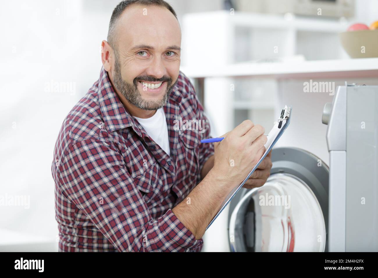 Man fixing washing machine hi-res stock photography and images - Alamy