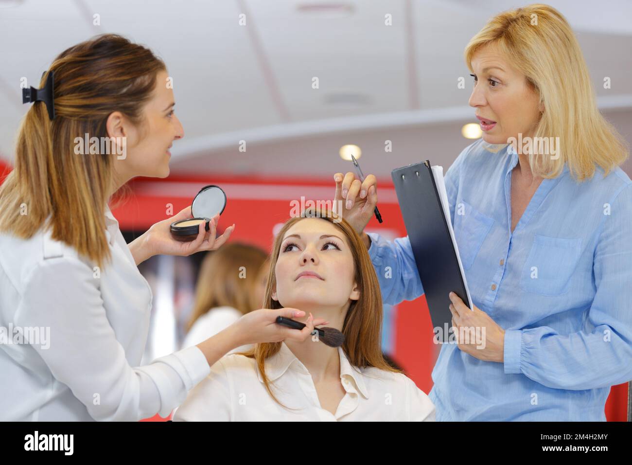 Makeup teacher student girl makeup hi-res stock photography and images ...