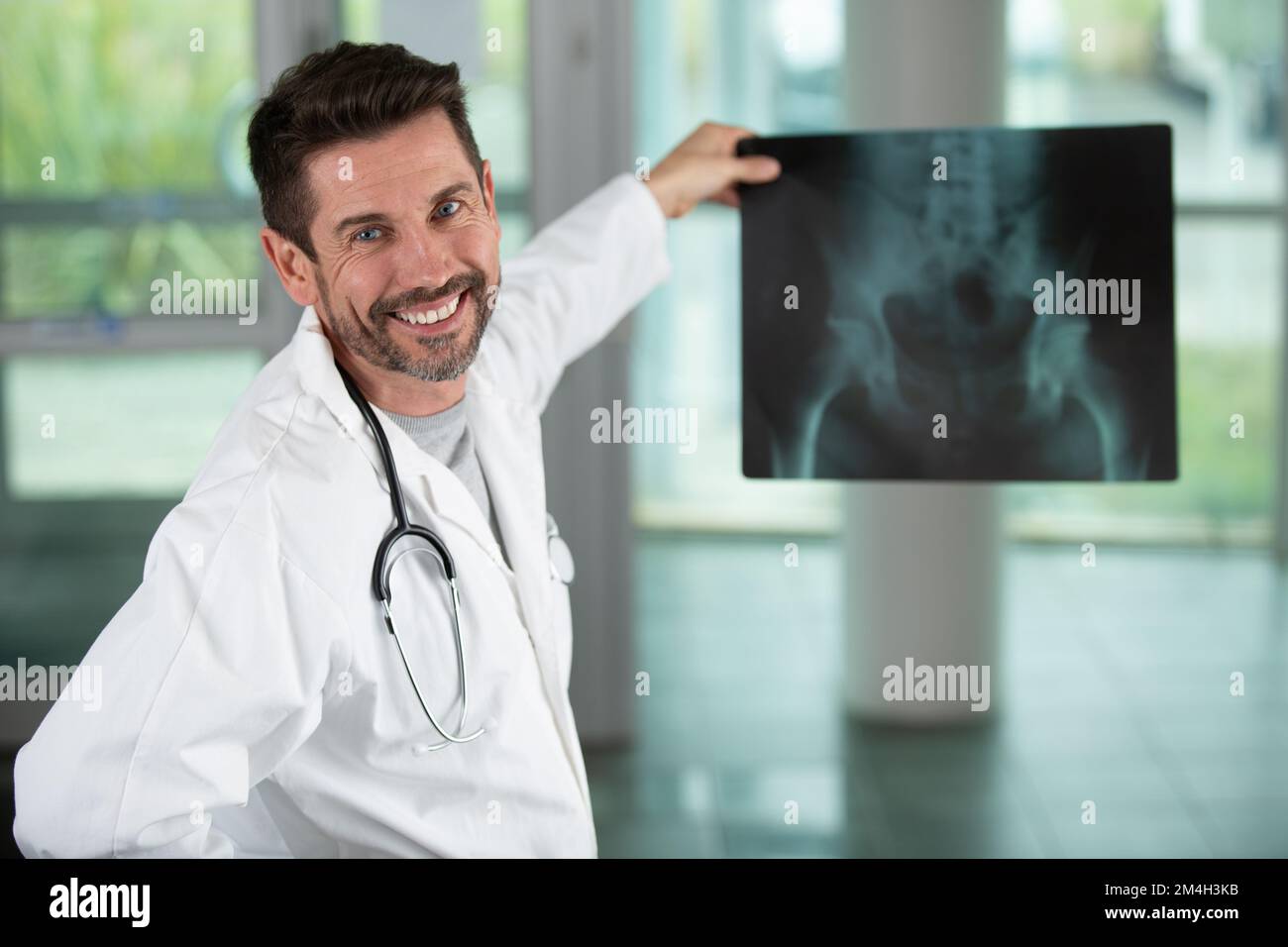 doctor radiologist looking at x-ray images Stock Photo - Alamy