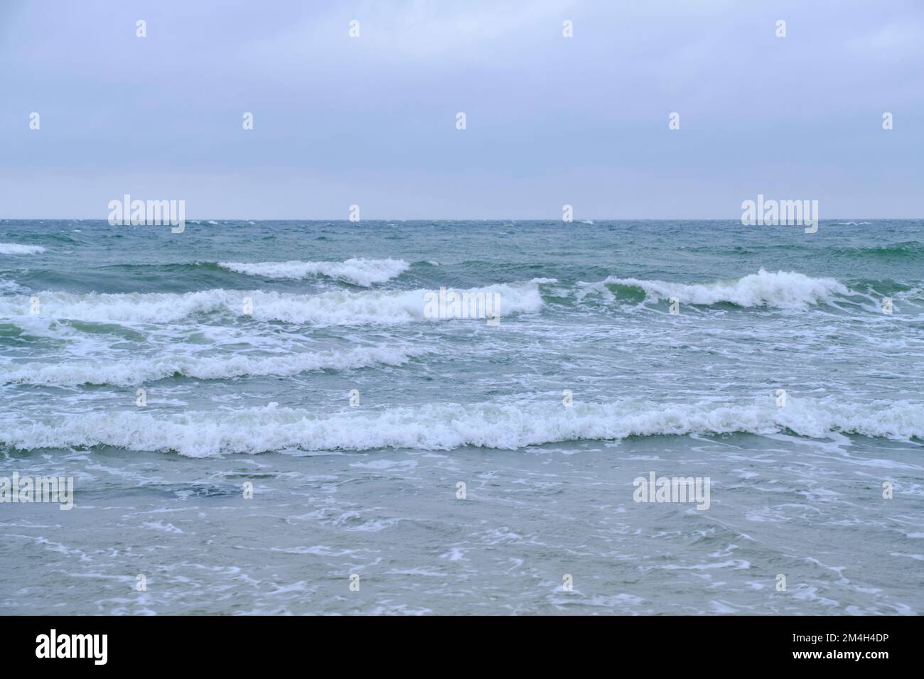 Surf wave with foam splashes on sea Stock Photo - Alamy